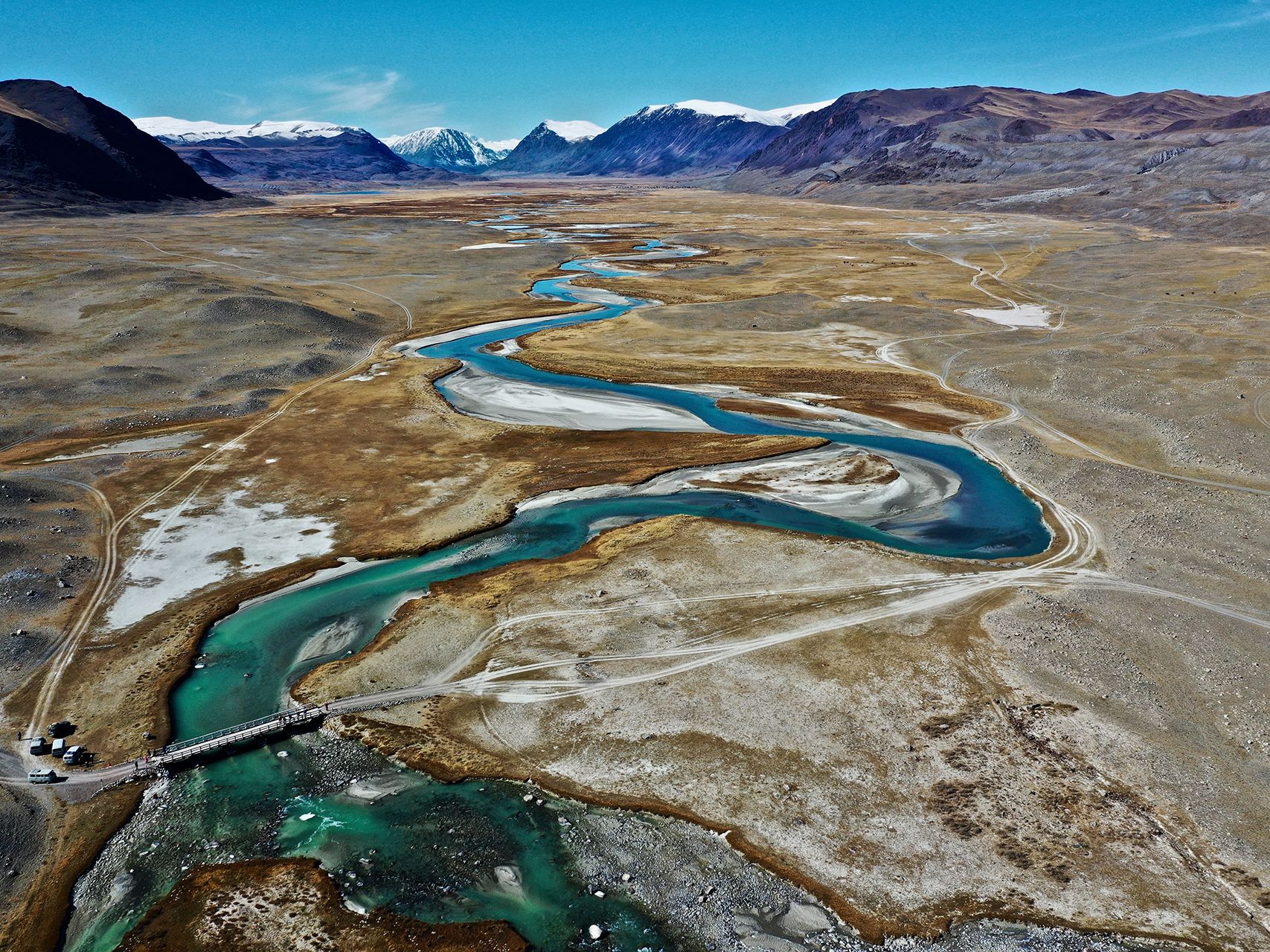 Vor Ort, wo Sie uns brauchen - AES/DLS Group